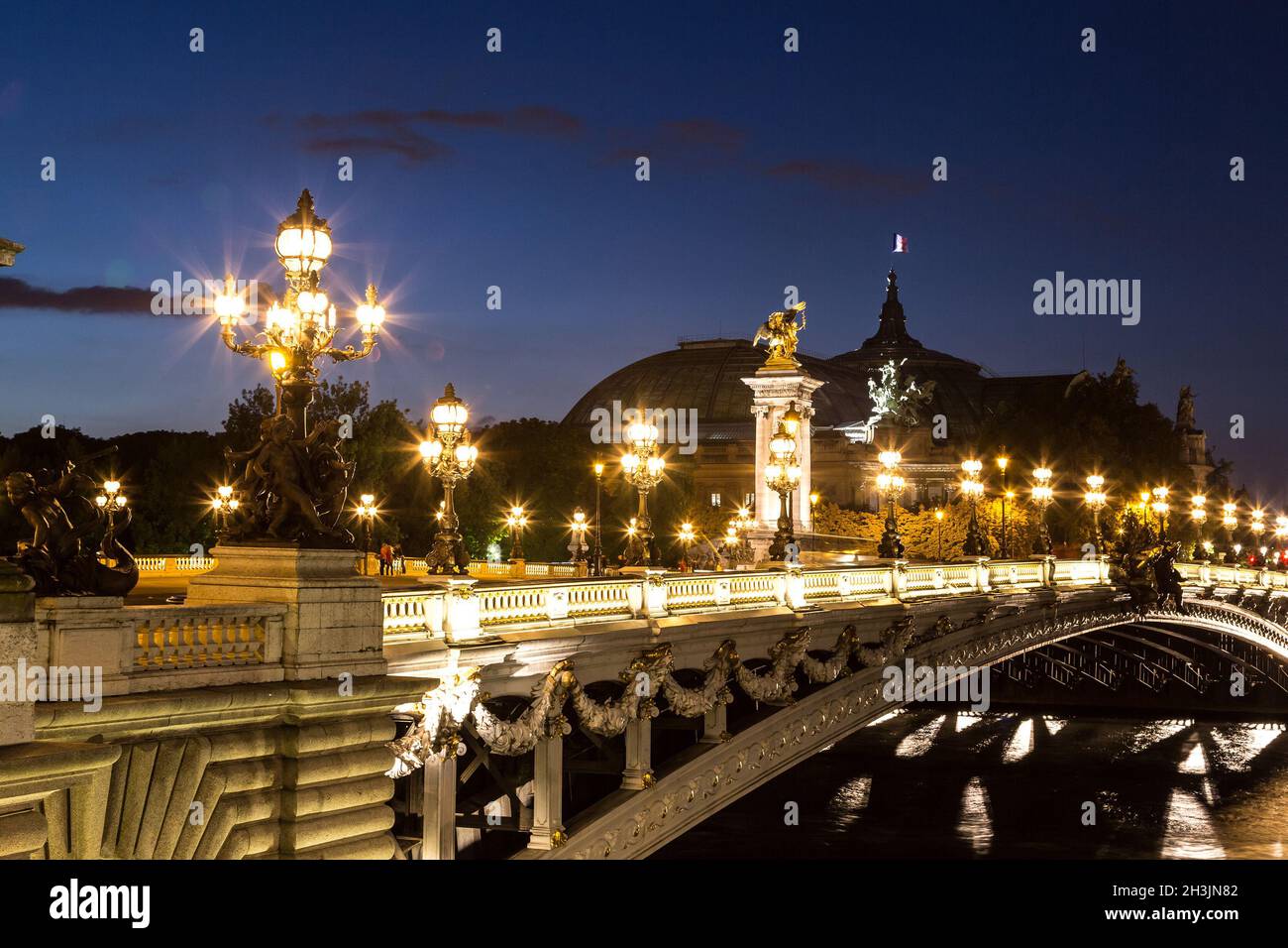 Alexander iii bridge sculpture hi-res stock photography and images - Alamy
