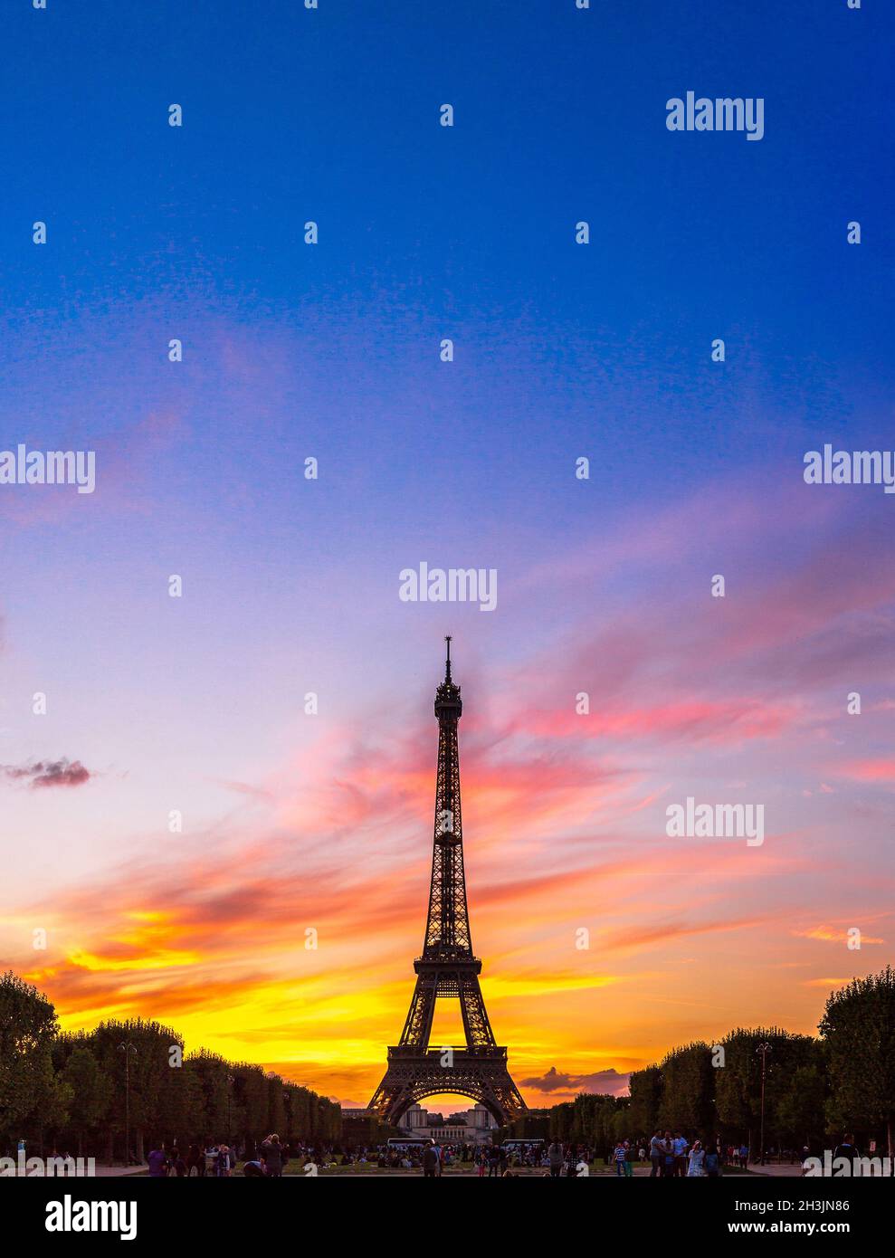 Eiffel Tower at sunset in Paris Stock Photo - Alamy