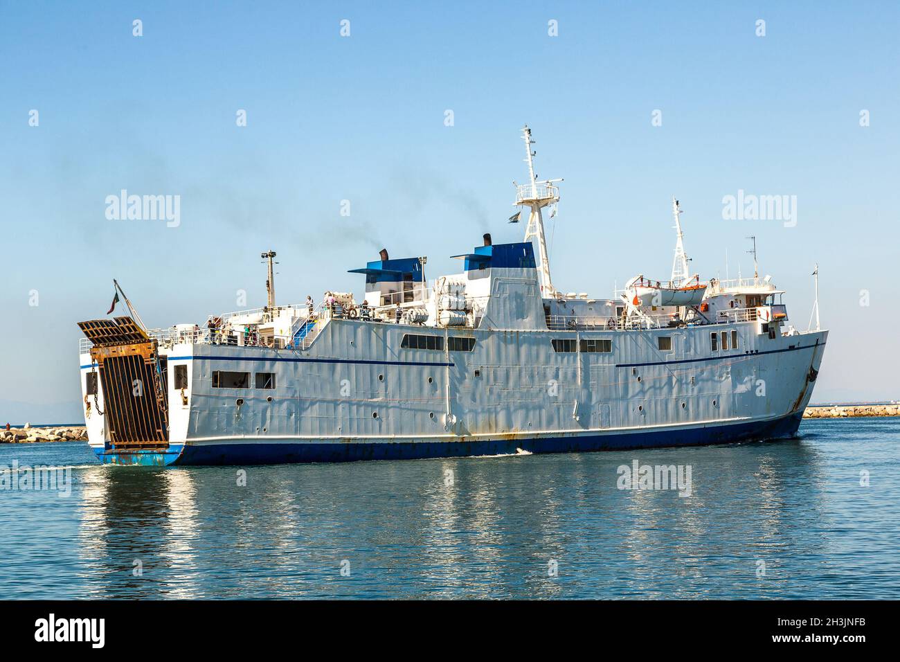 Bay naples italy cargo ship hi-res stock photography and images - Alamy