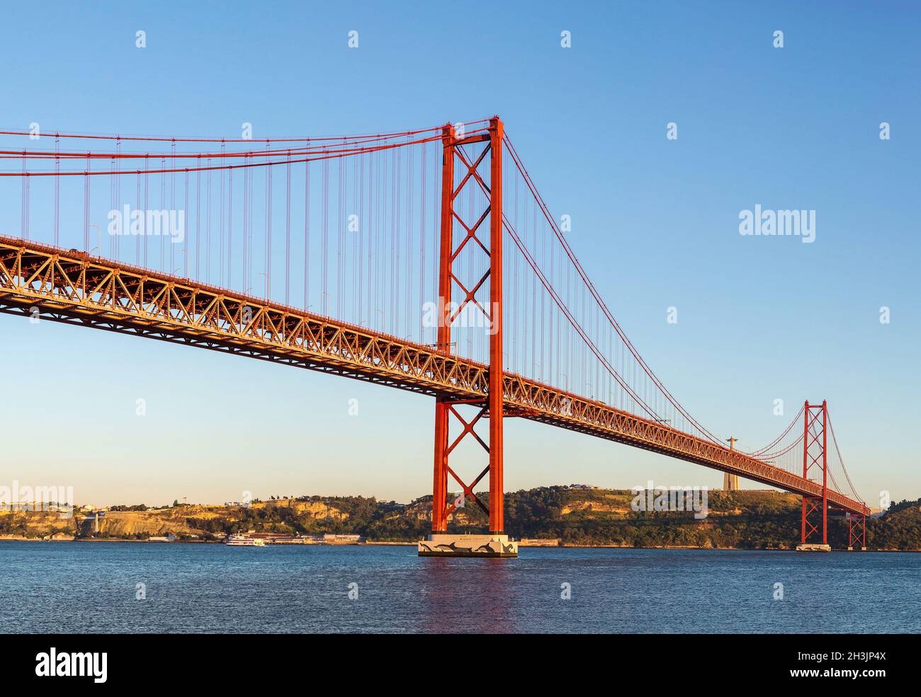 Red rail bridge hi-res stock photography and images - Alamy
