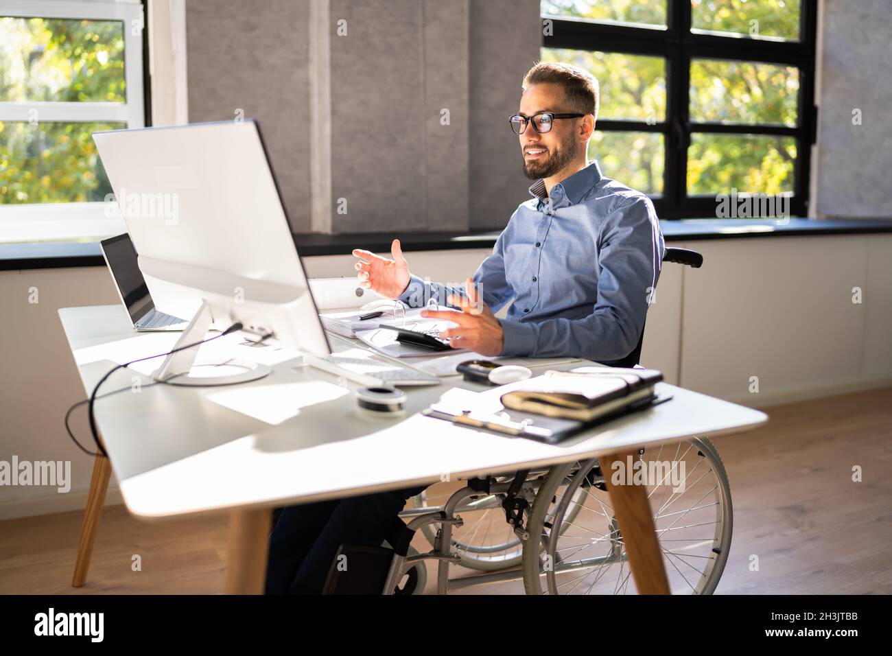 Male personal assistant office hi-res stock photography and images - Alamy