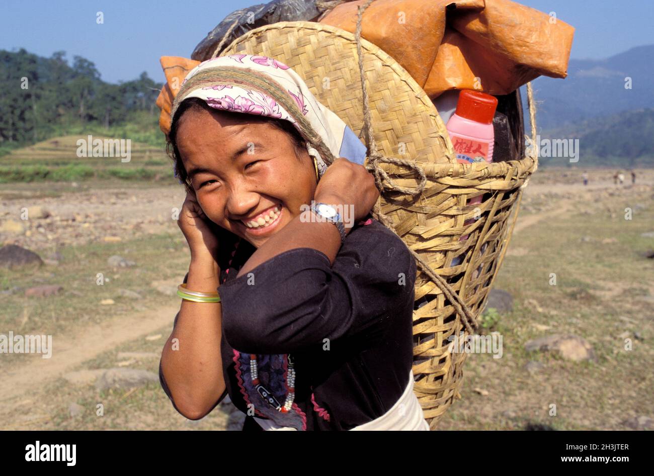 Nepal, Porter of Himalaya Stock Photo - Alamy