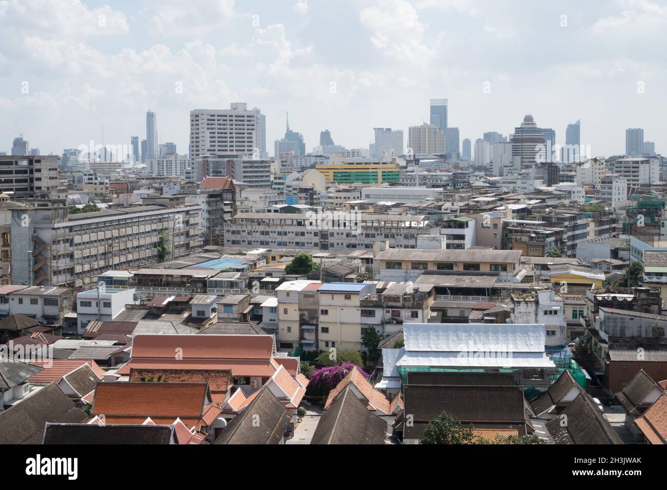 Golden stupa on mount hi-res stock photography and images - Alamy