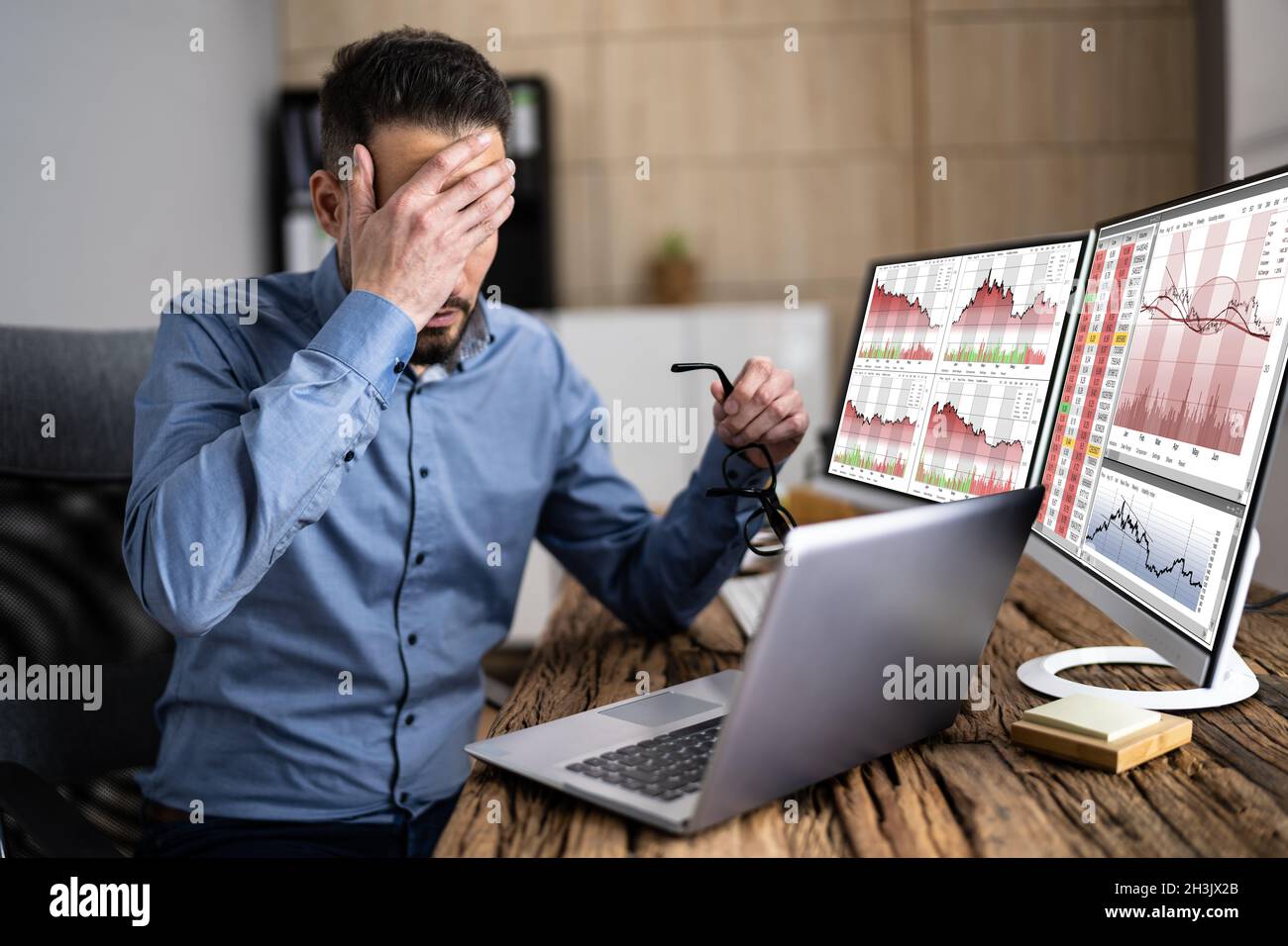 Looking loss hi-res stock photography and images - Alamy
