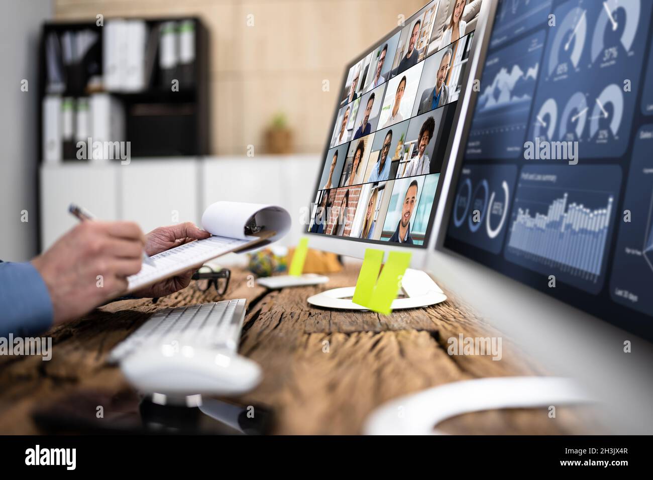 Online tutorial hi-res stock photography and images - Alamy