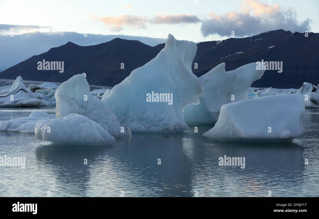 Floating icebergs hi-res stock photography and images - Alamy