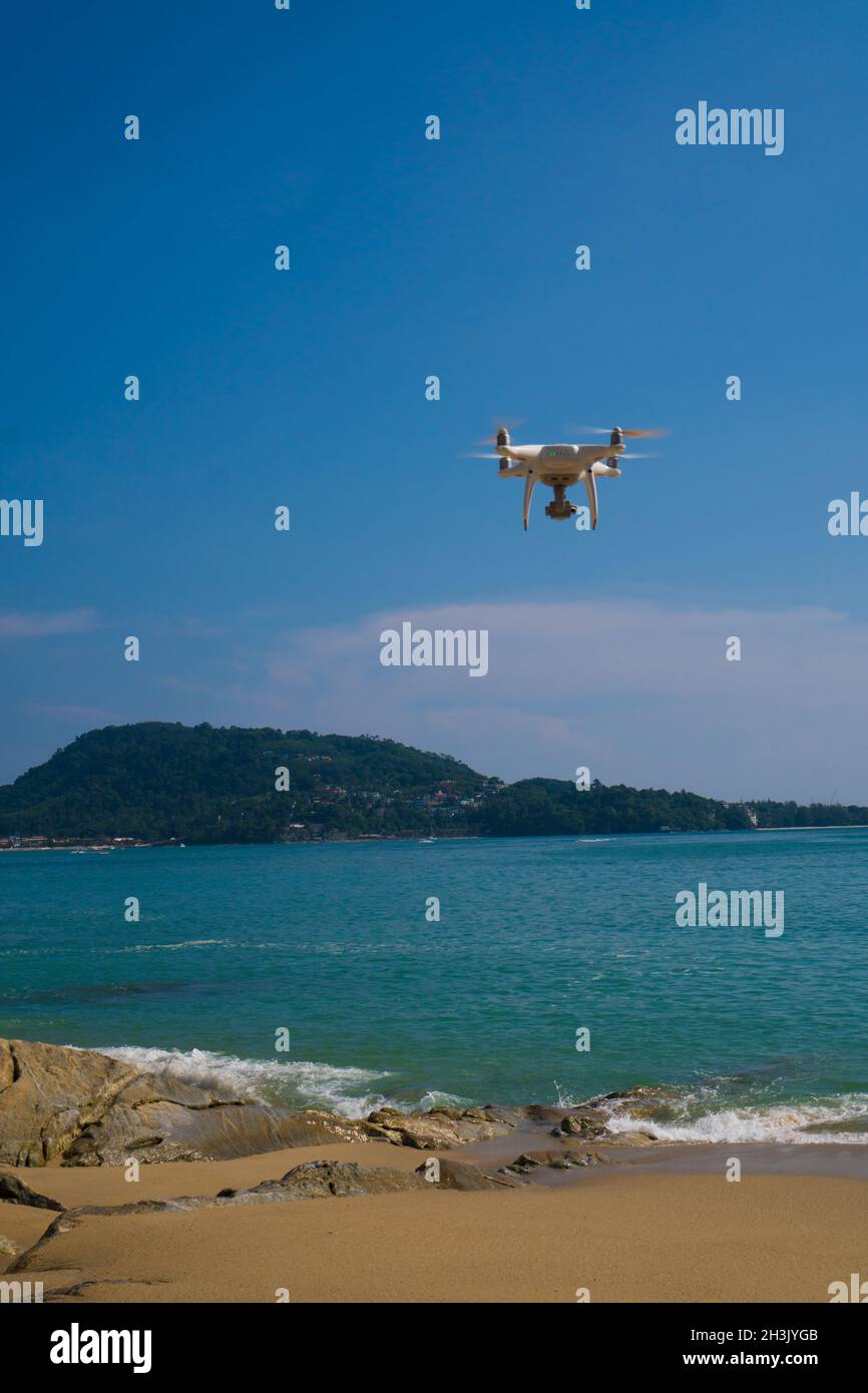Flying drone sea hi-res stock photography and images - Alamy