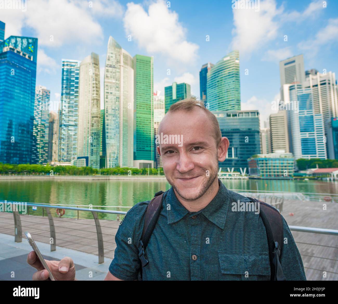 Taking cell phone picture skyline hi-res stock photography and images ...