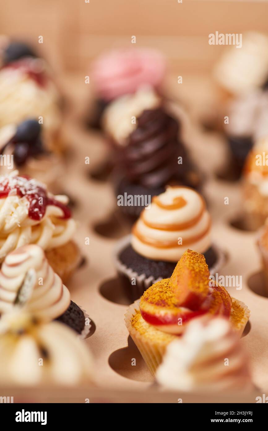 Pretty pastry decoration hi-res stock photography and images - Alamy