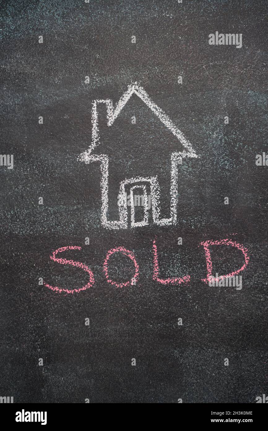 Sold board on house hi-res stock photography and images - Alamy
