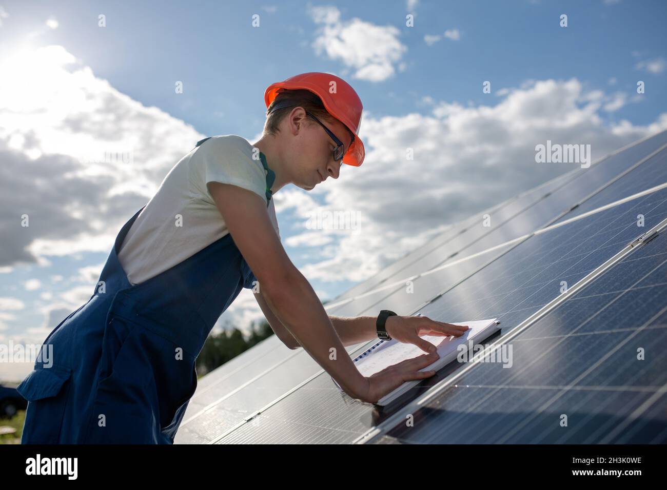 Solar panel install hi-res stock photography and images - Alamy