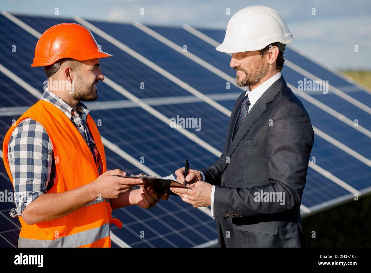 Solar installation hi-res stock photography and images - Alamy