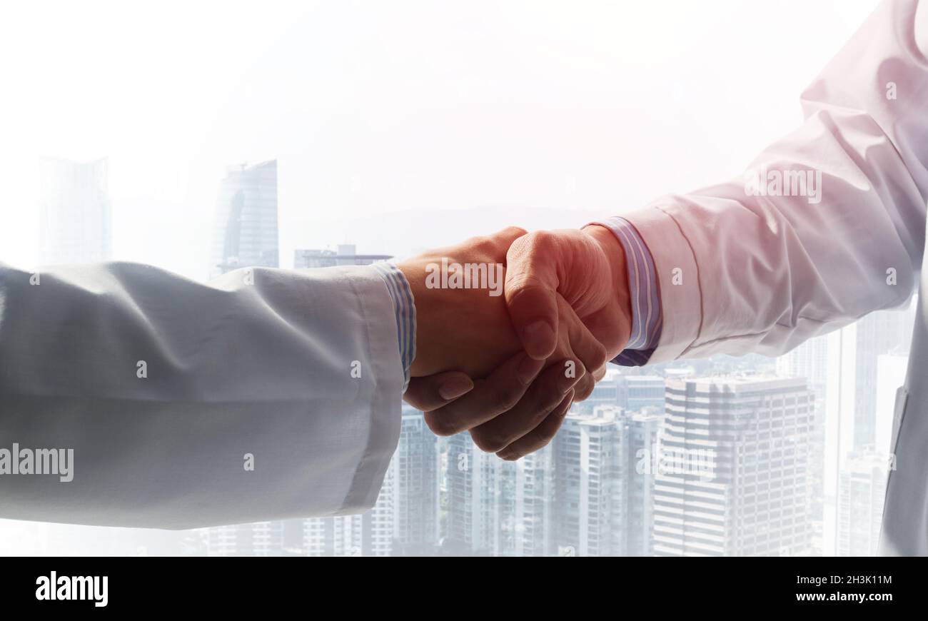 Handshake between nurse doctor hi-res stock photography and images - Alamy