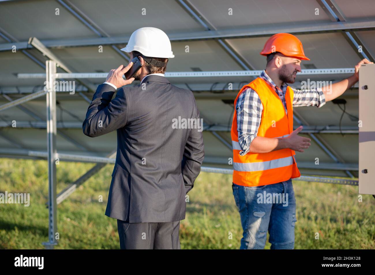 Engineer solar panels hi-res stock photography and images - Alamy