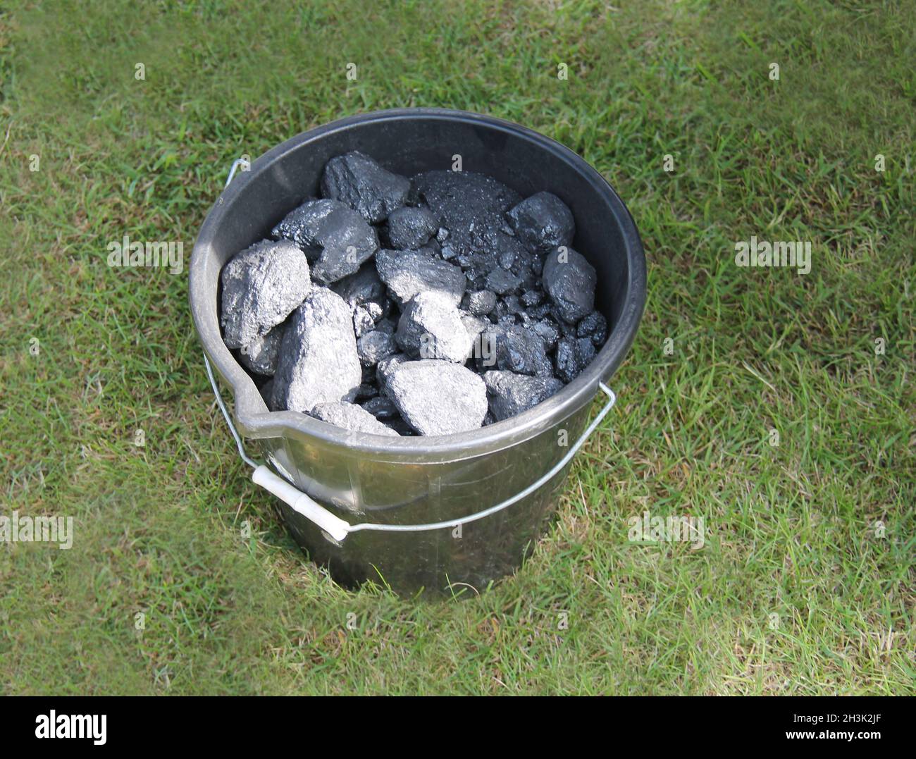 Bucket of coal hi-res stock photography and images - Alamy