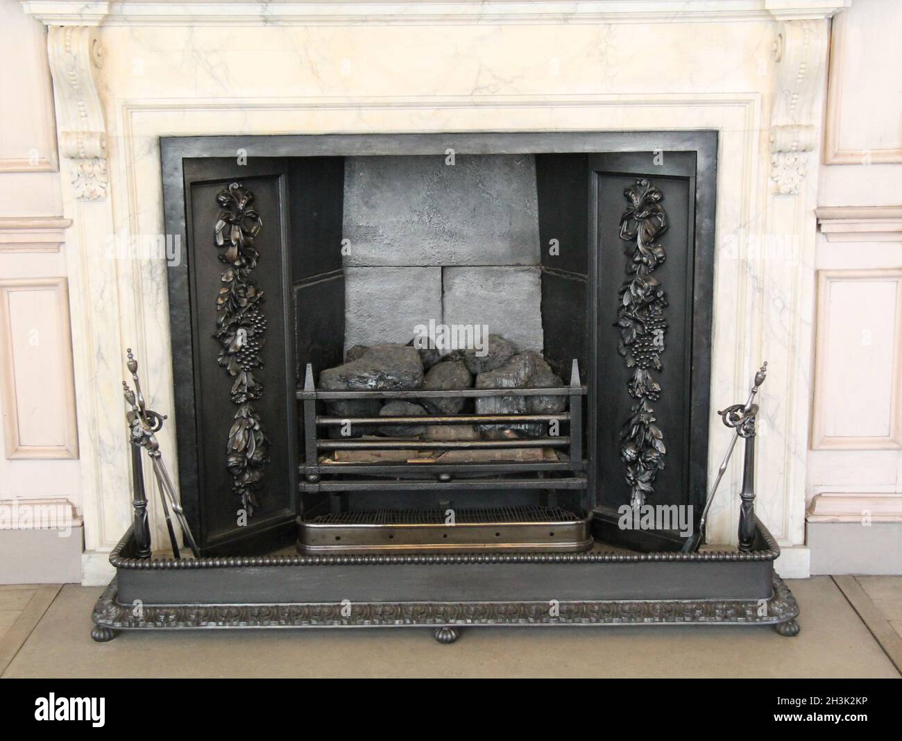 Cast iron fireplace hi-res stock photography and images - Alamy