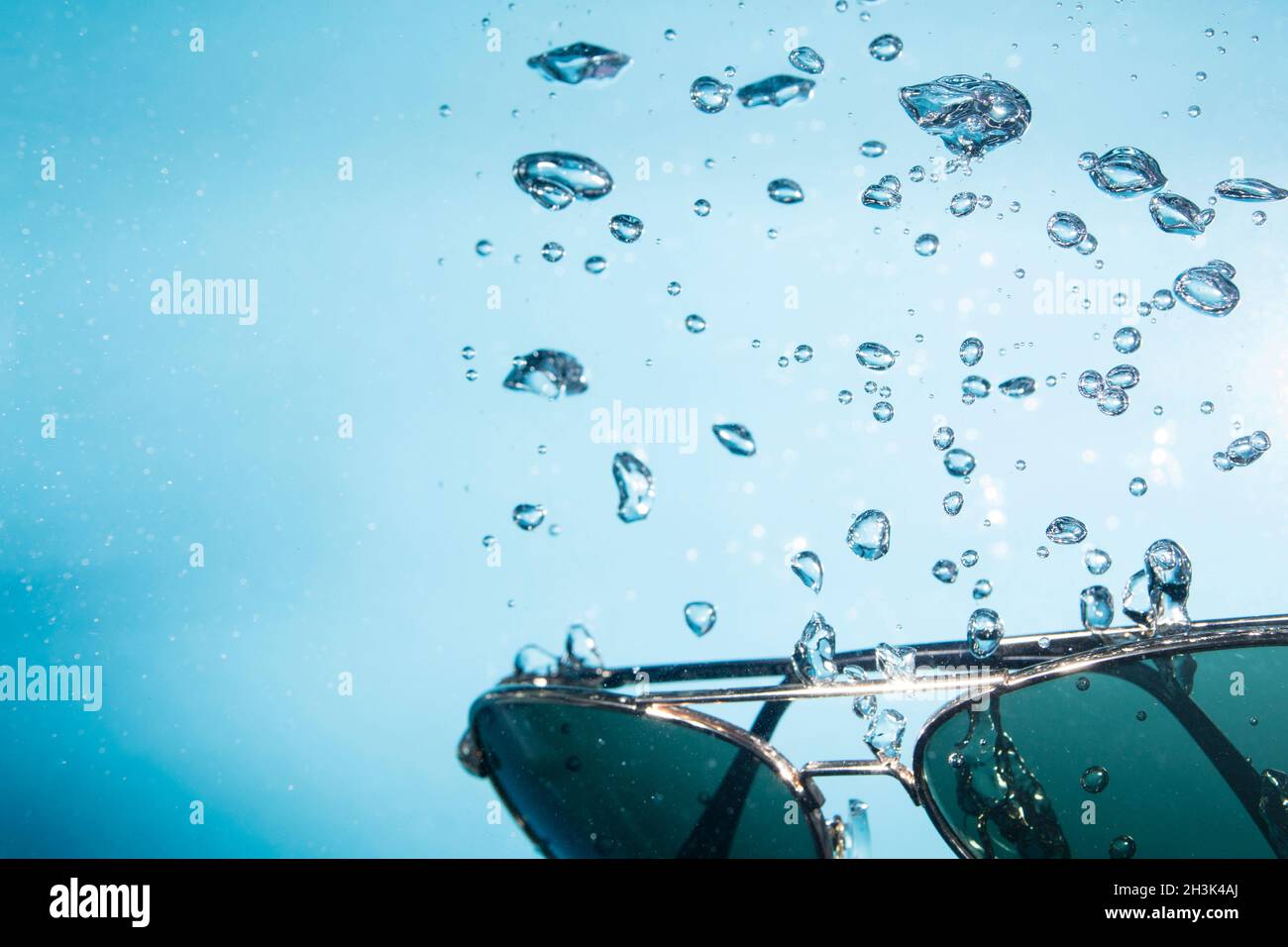 Sunglasses splash water hi-res stock photography and images - Alamy