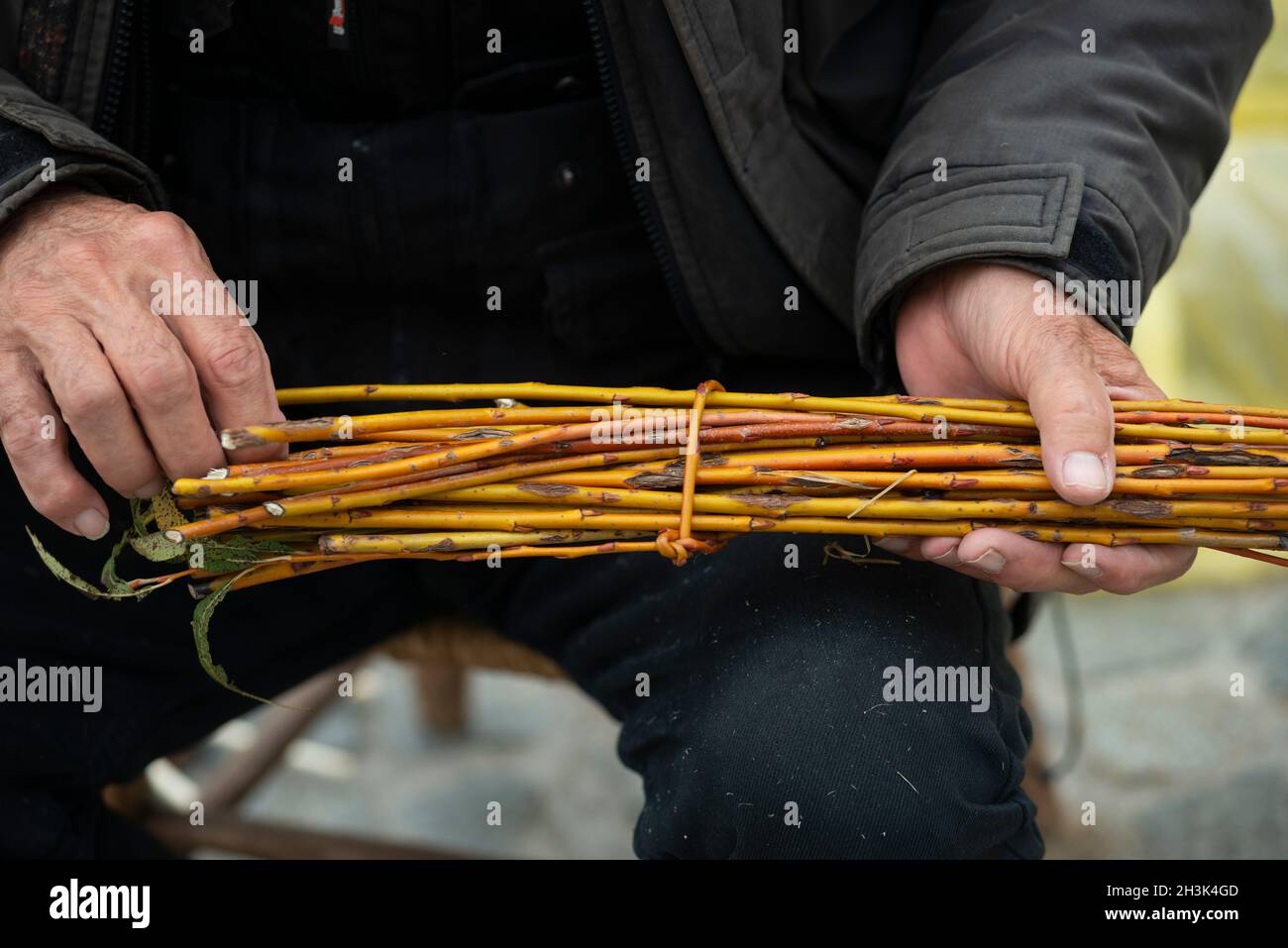 Close up hand making basket hi-res stock photography and images - Alamy