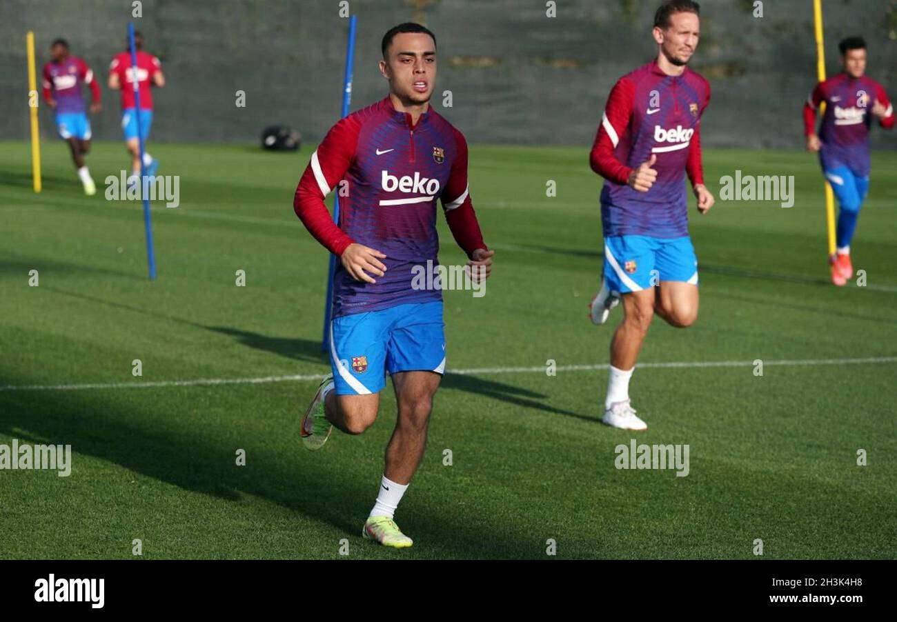 Barcelona, Spain. 28th Oct, 2021. FC Barcelona´s training session at FC ...