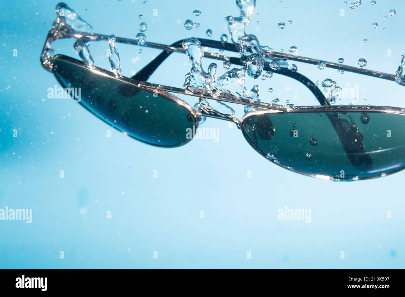 Sunglasses splash water hi-res stock photography and images - Alamy