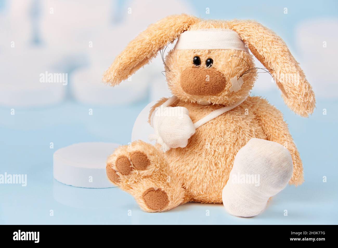 Injured rabbit hi-res stock photography and images - Alamy