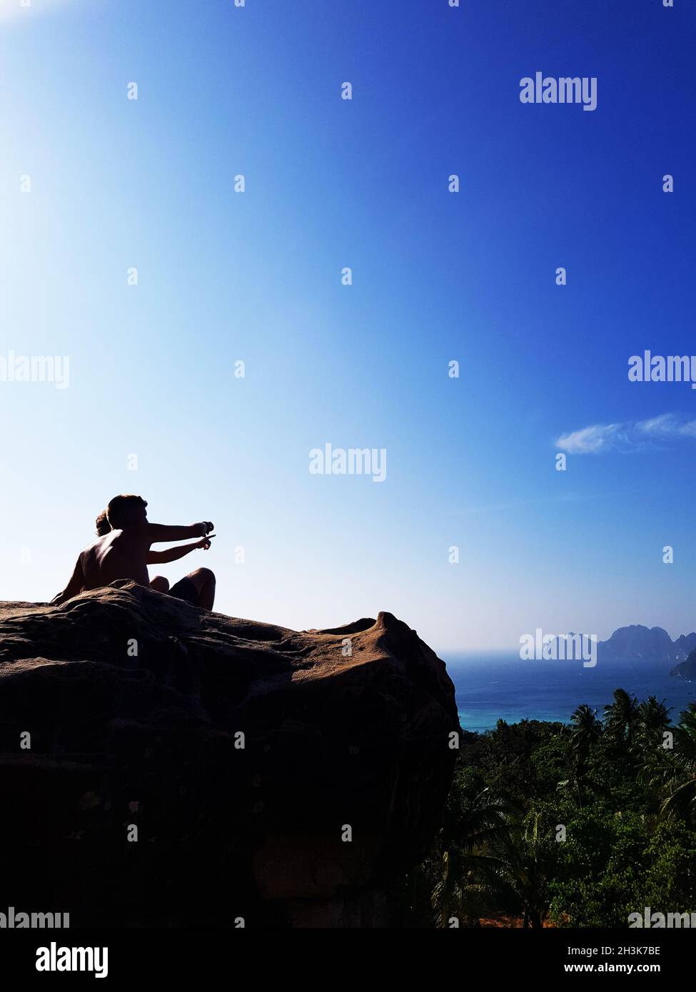 Silhouette couple on top hi-res stock photography and images - Alamy