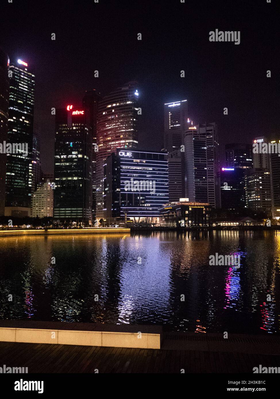 Singapore at night Stock Photo - Alamy