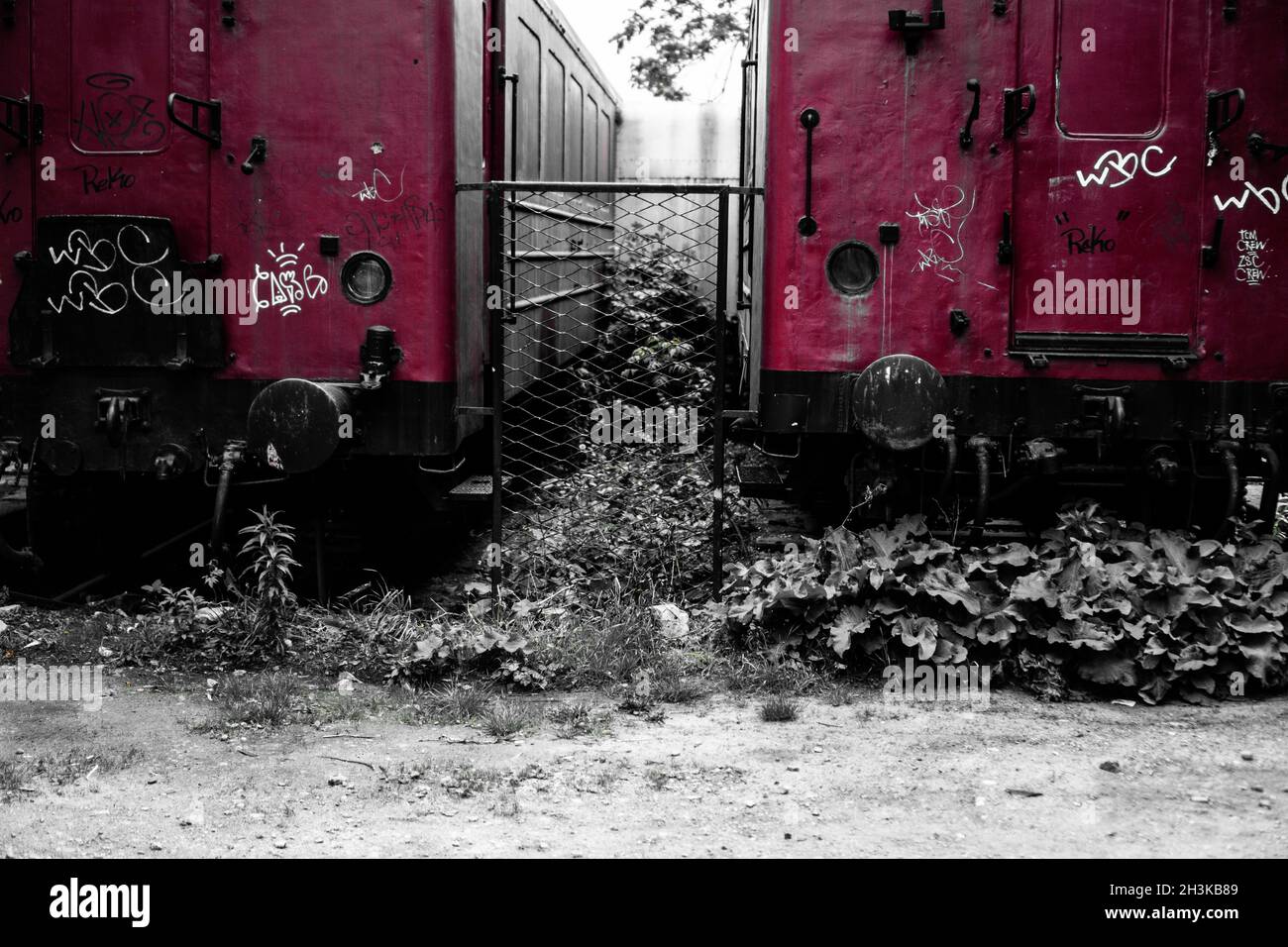 Dirty old train hi-res stock photography and images - Alamy