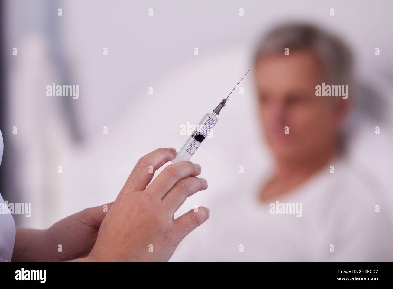 Nurse holding syringe Stock Photo - Alamy