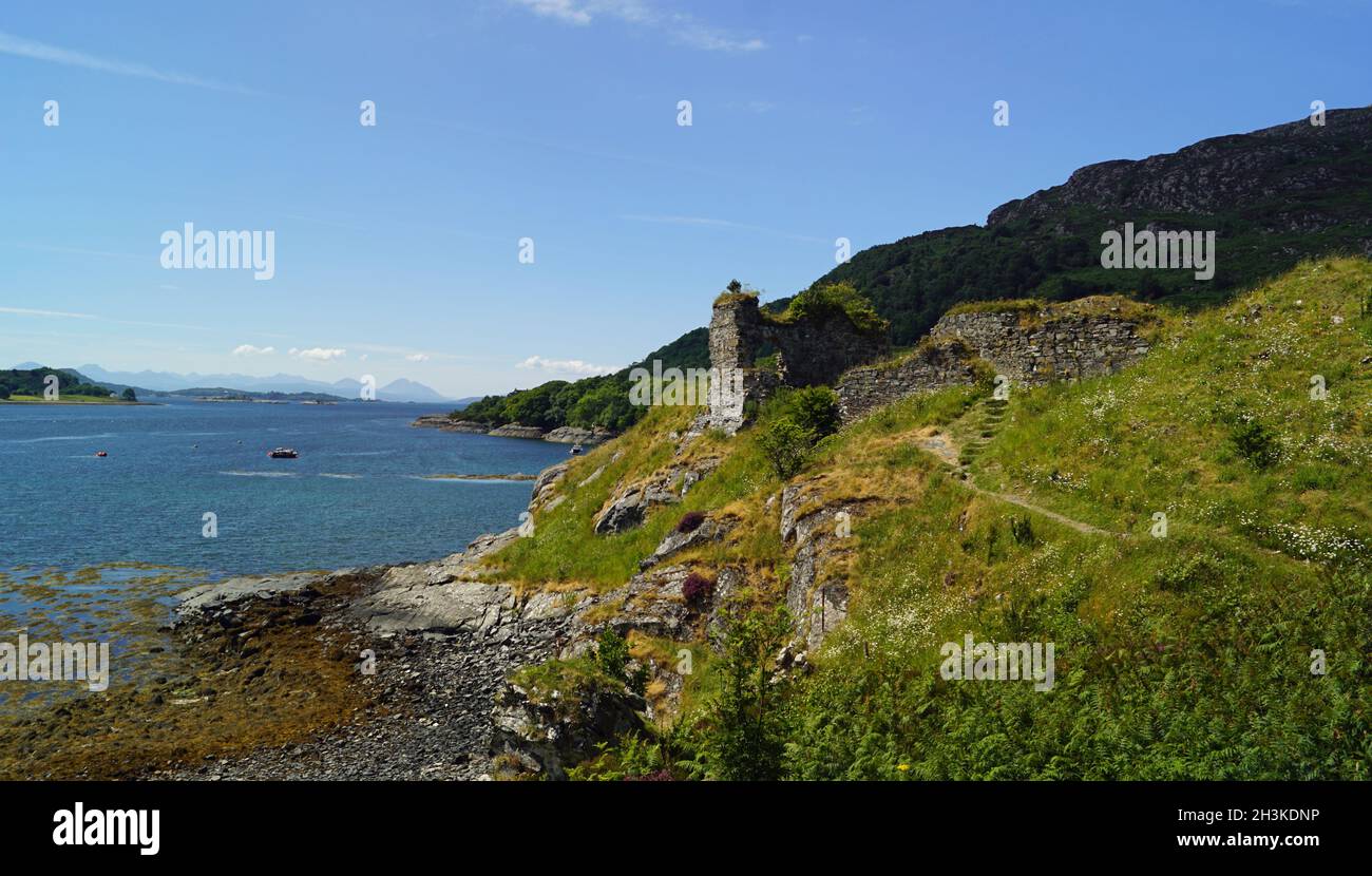 Strome castle hi-res stock photography and images - Alamy