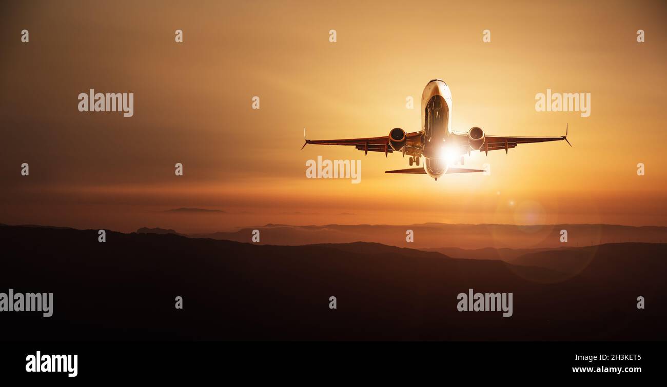 Arrival airplane hi-res stock photography and images - Alamy