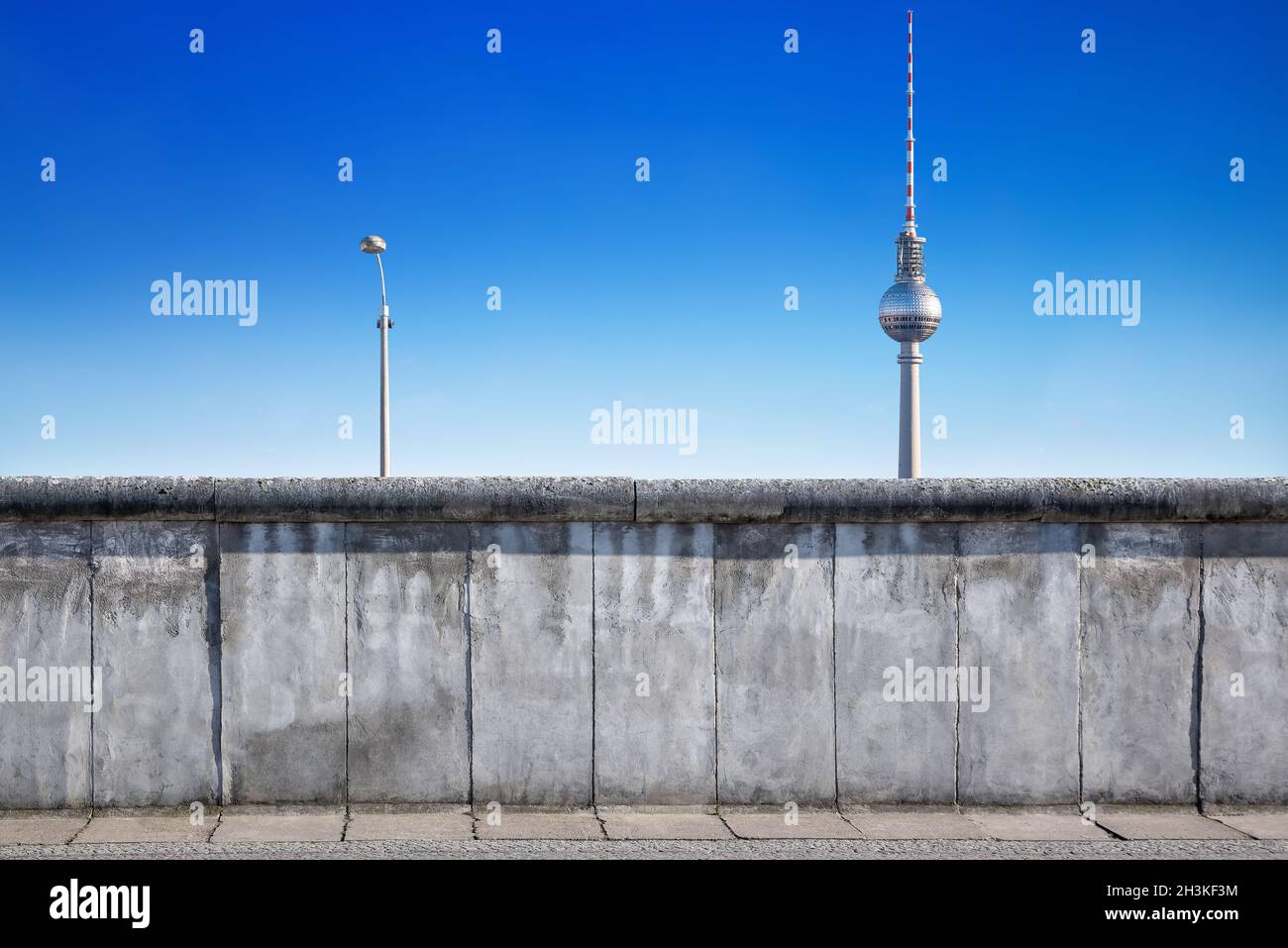 Concrete blocks berlin hi-res stock photography and images - Alamy