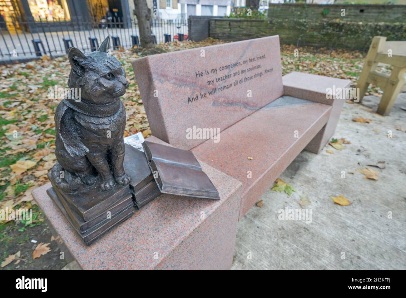 statue of Street Cat Named Bob Islington Stock Photo - Alamy