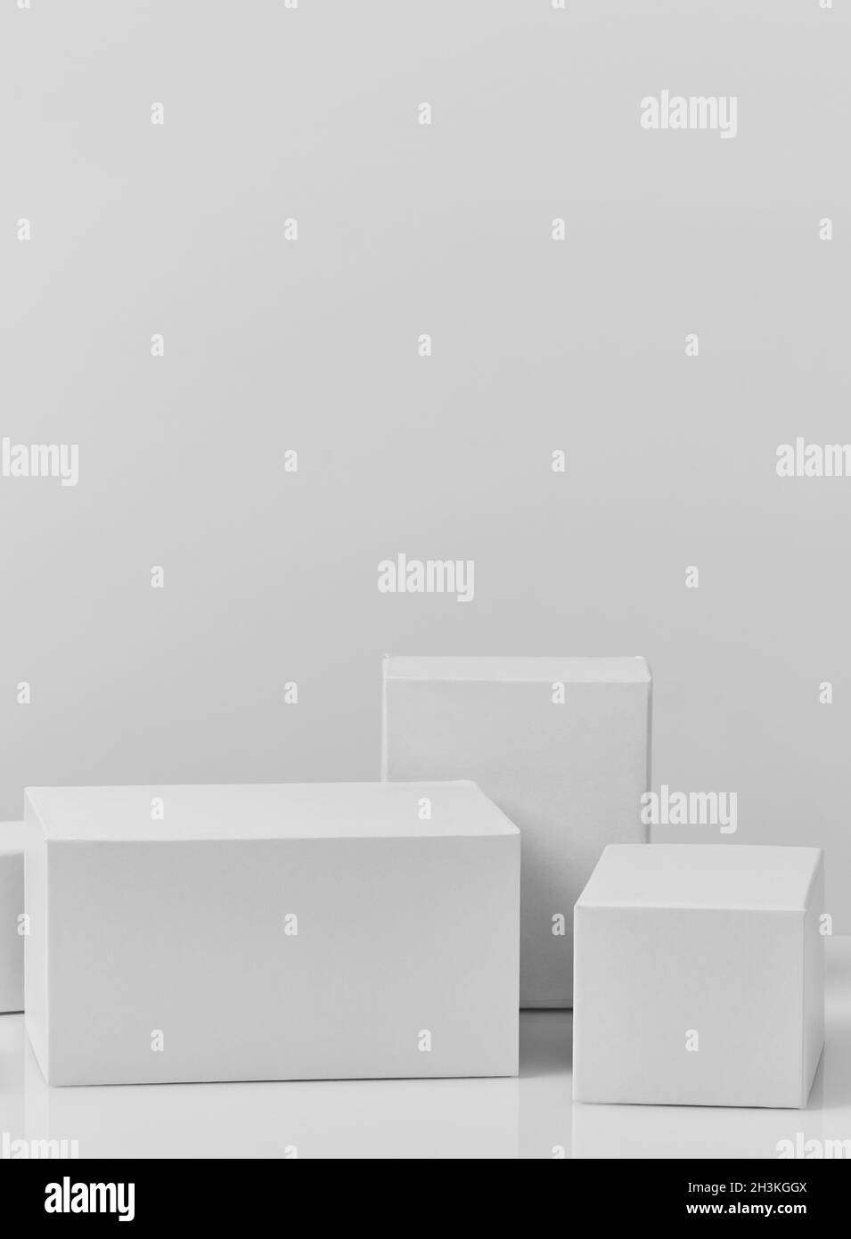 White podium for products display Stock Photo - Alamy