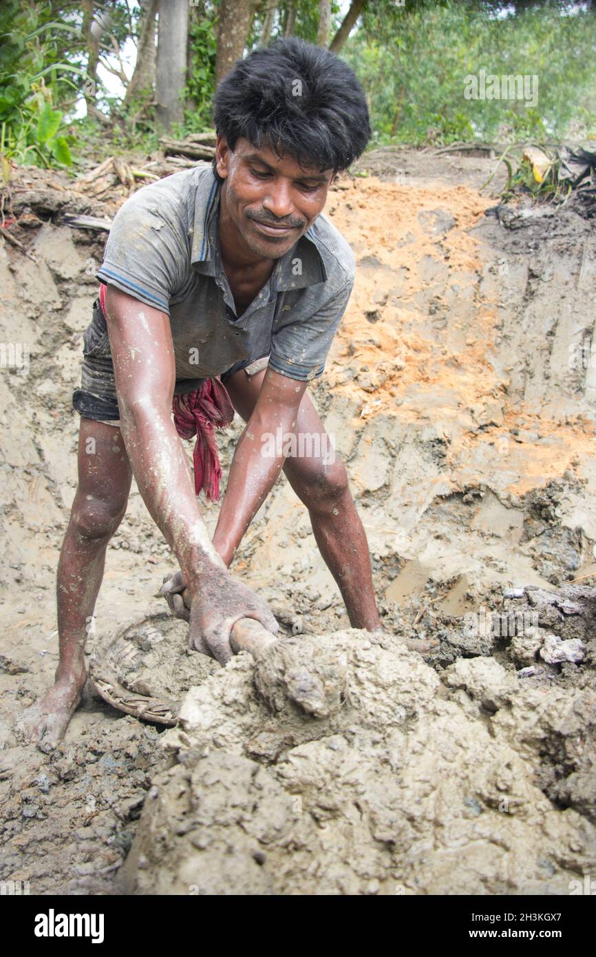 Portrait of a indian labourer Stock Photo - Alamy