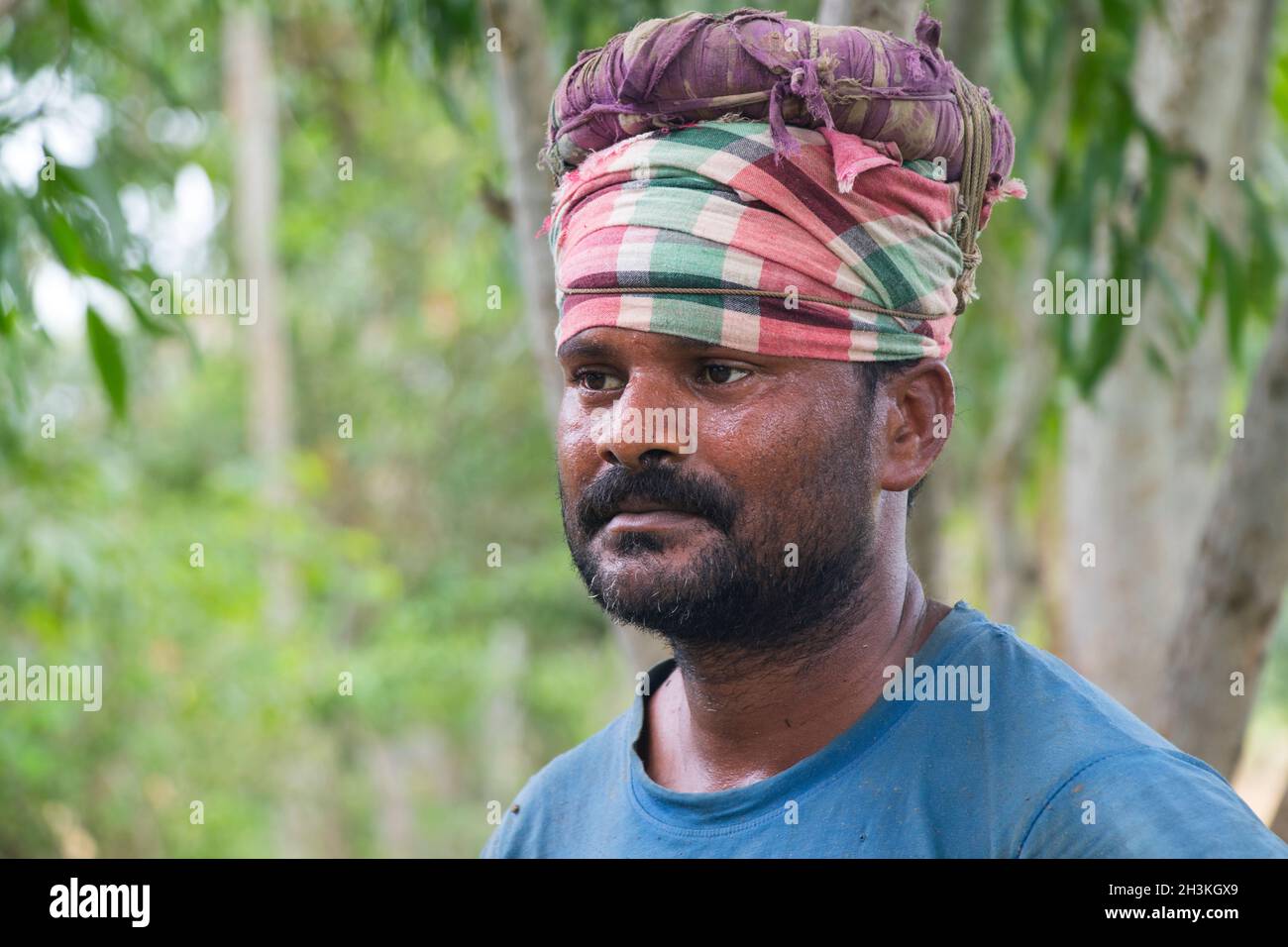 indian labourer have taken rest by working Stock Photo - Alamy