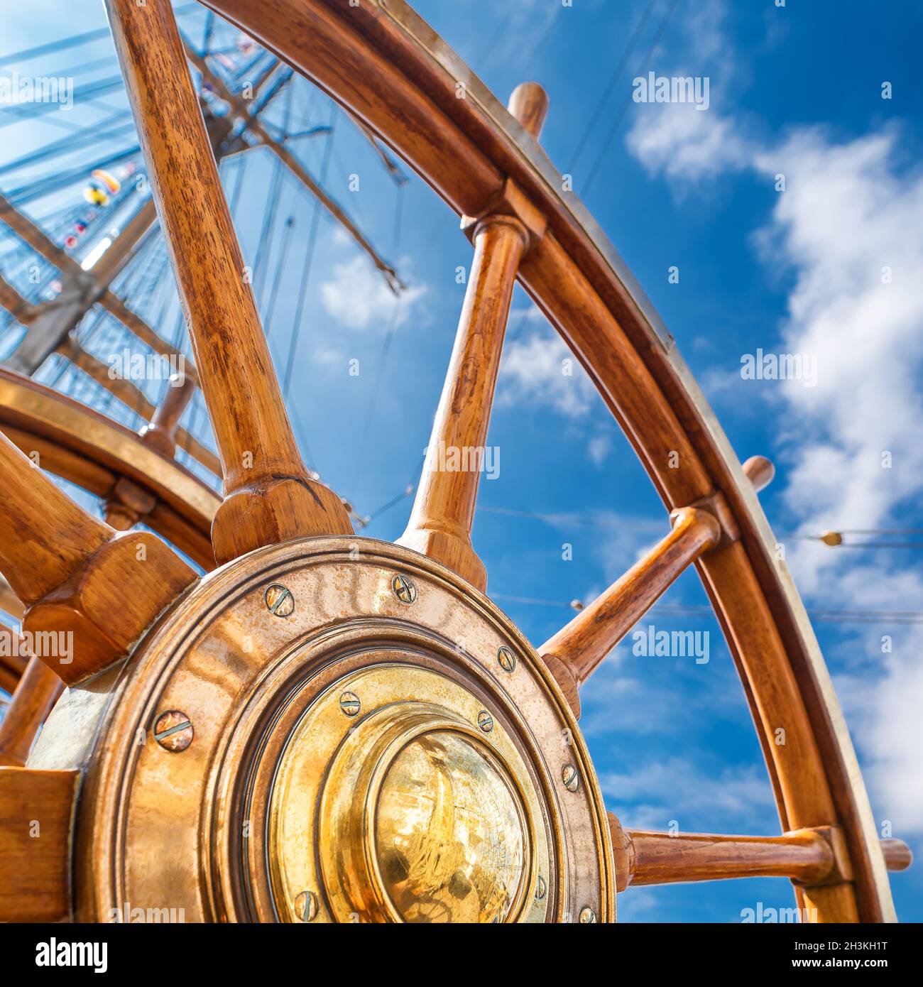 Captain ship wheel hi-res stock photography and images - Alamy