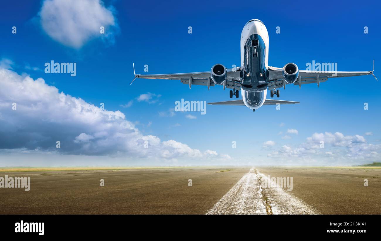 Jet airplane take off landing hi-res stock photography and images - Alamy