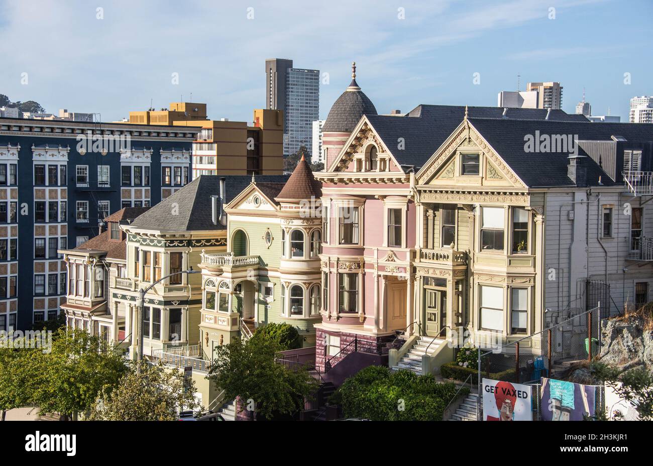 The famous Painted Ladies, Victorian postcard row homes, San Francisco ...