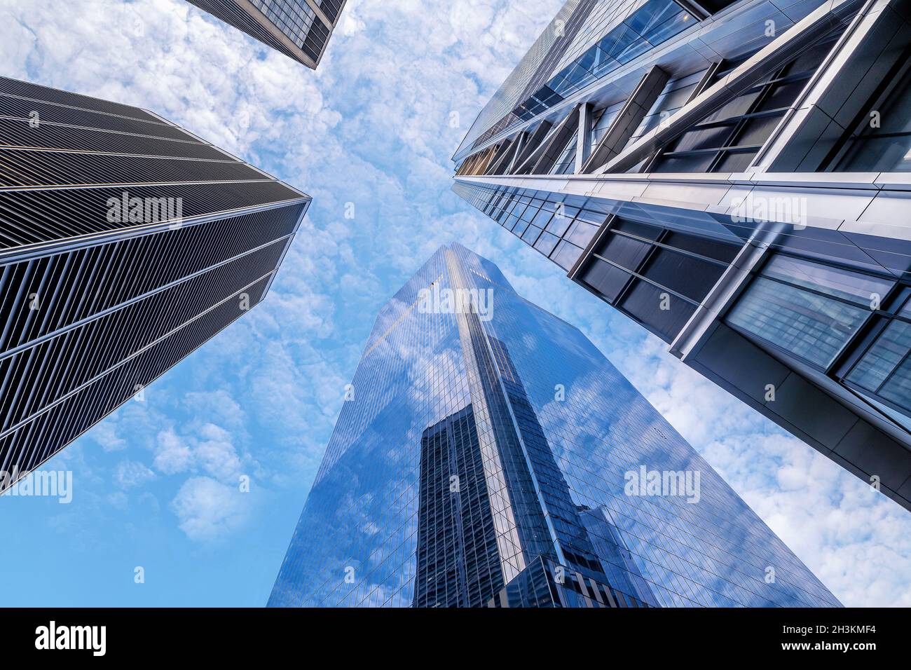 Glass skyscraper detail hi-res stock photography and images - Alamy