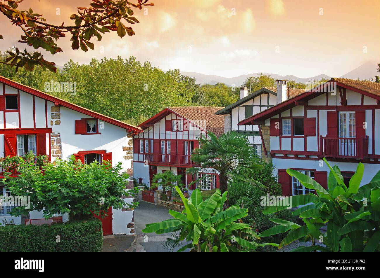 FRANCE. PYRENEES ATLANTIQUES (64) FRENCH BASQUE COUNTRY. AINHOA VILLAGE ...