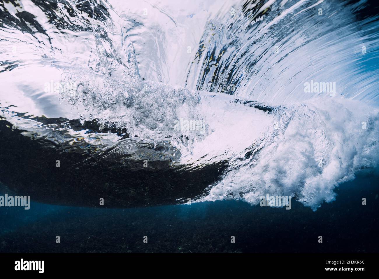 Transparent water and breaking barrel wave in underwater ocean Stock ...