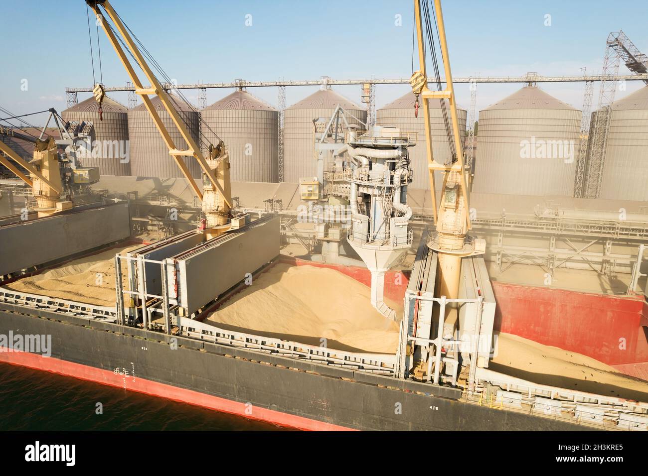 Wheat in cargo hold hi-res stock photography and images - Alamy