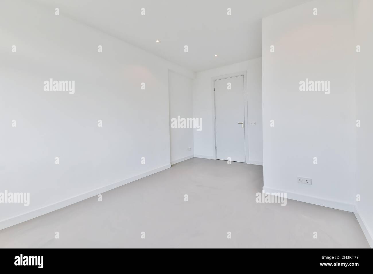 Interior of bright room with no window Stock Photo - Alamy