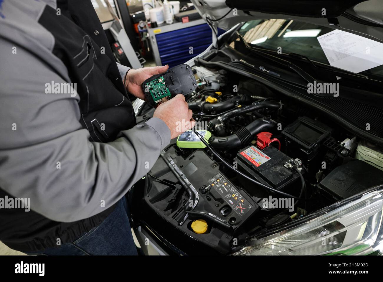 A garage owner installs a FlexFuel kit for switching to E-85 fuel ...