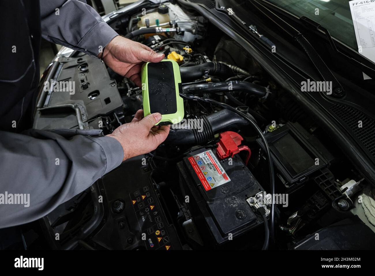 A garage owner installs a FlexFuel kit for switching to E-85 fuel ...