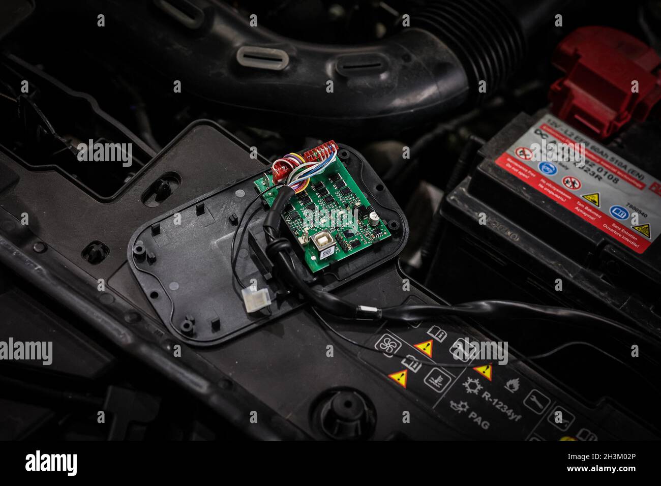 A garage owner installs a FlexFuel kit for switching to E-85 fuel ...