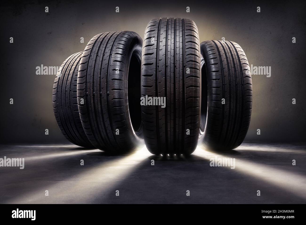 Alloy wheels stack hi-res stock photography and images - Alamy