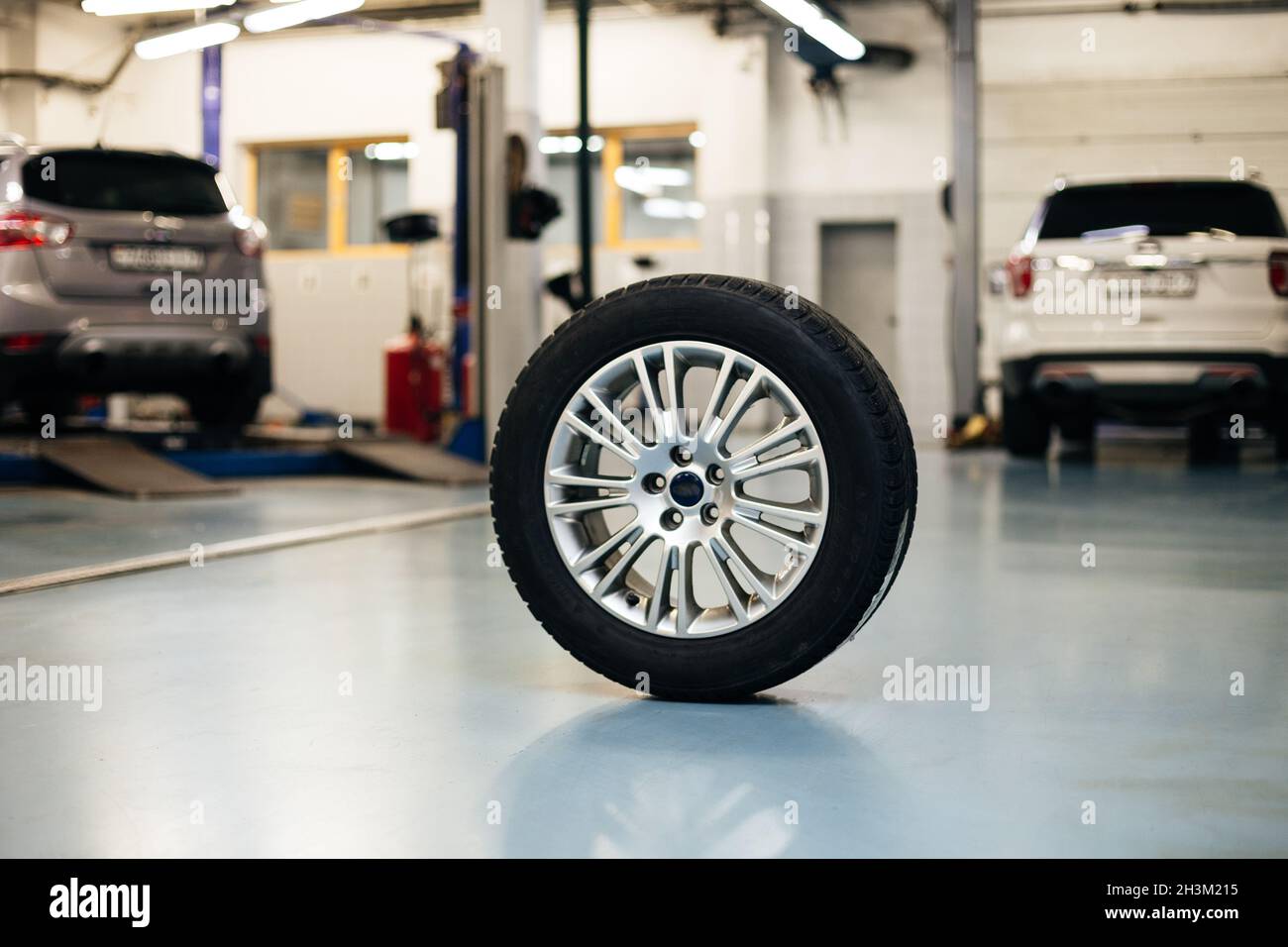Wheels alignment car hi-res stock photography and images - Alamy