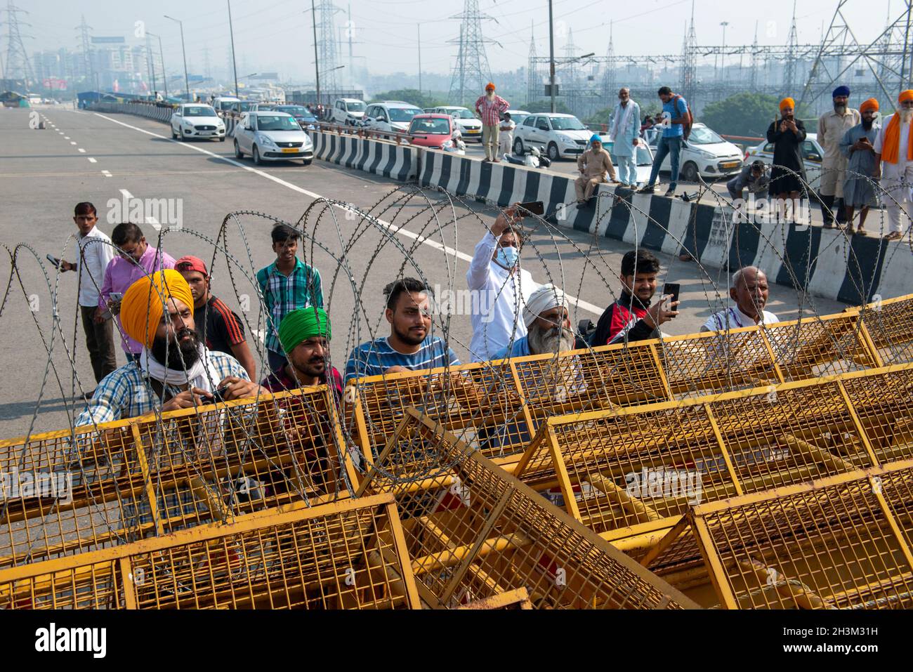 New delhi uttar pradesh border crossing hi-res stock photography and ...